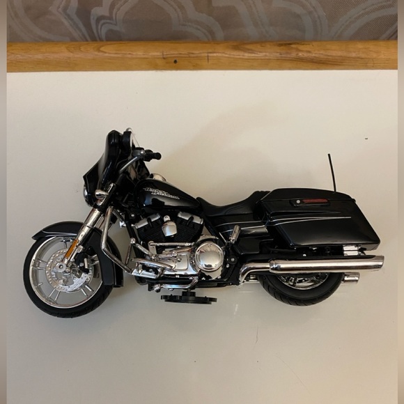 maisto | Art | Maisto Motorcycle Replica Model | Poshmark